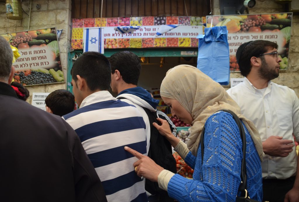 shuk photos 007 Arabs shopping in the shuk – The Real Jerusalem Streets