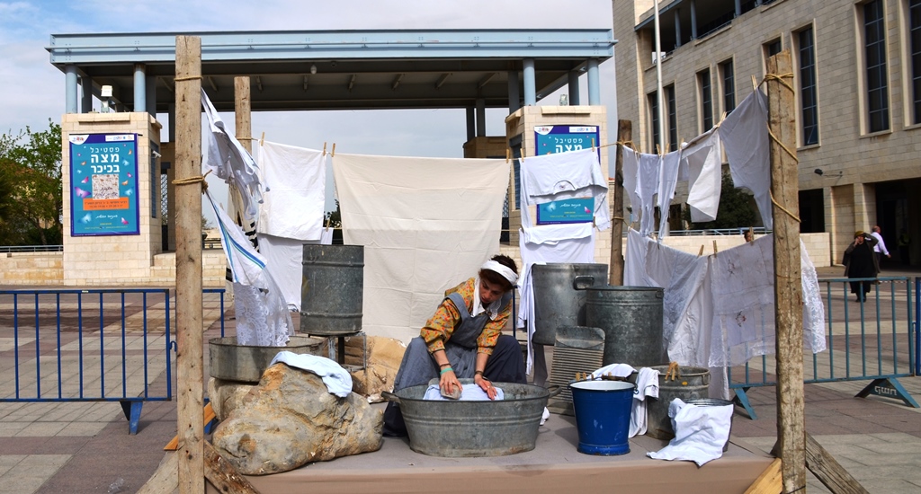 See Passover Matzah Baking in Jerusalem – The Real Jerusalem Streets