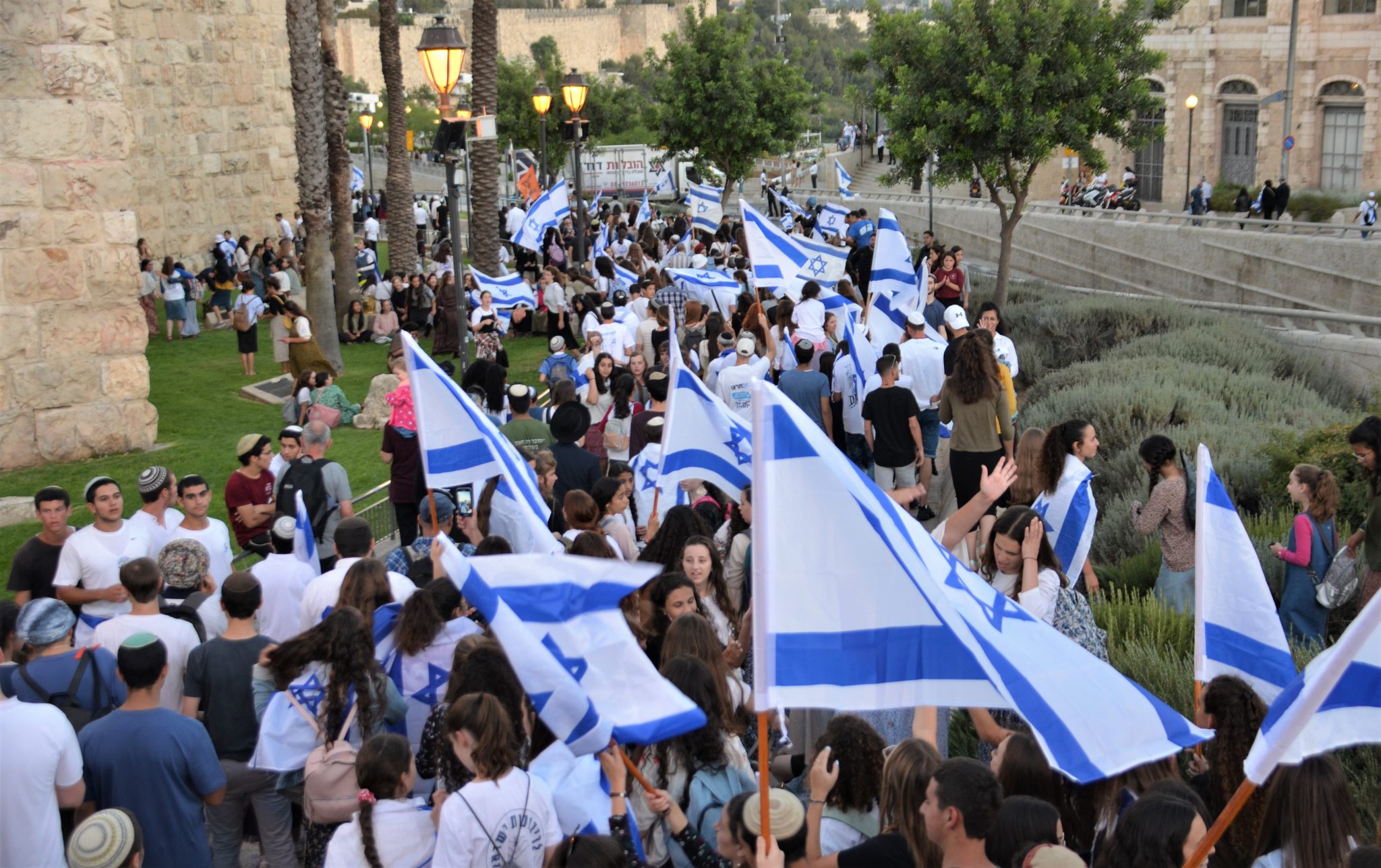 Jerusalem Flag Dance and Parade: Real Story – The Real Jerusalem Streets